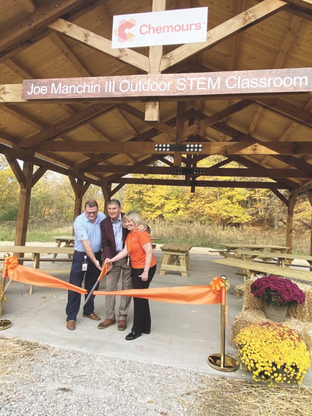 Chemours commemorates: Joe Manchin cuts ribbons for new named spaces ...